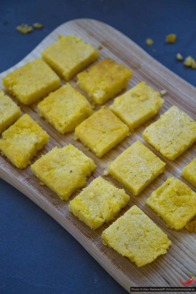 Gebratene Polenta mit Spinat und Haselnüssen – Chili & Schokoloade